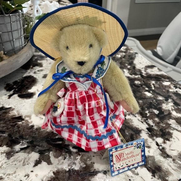 Northern American Bear Co | Accents | 992 Muffy Vanderbear Picnic Teddy ...